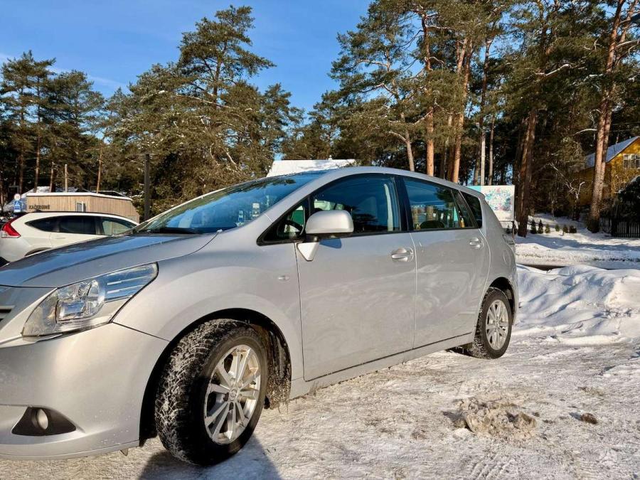Pelēks Toyota Verso 2011 Kauņa, ar dzinēja tilpumu 2.00 L un nobraukumu 276 tūkst. km par 3600 €, foto 4 vietnē AUTOMOTO.COM.LV