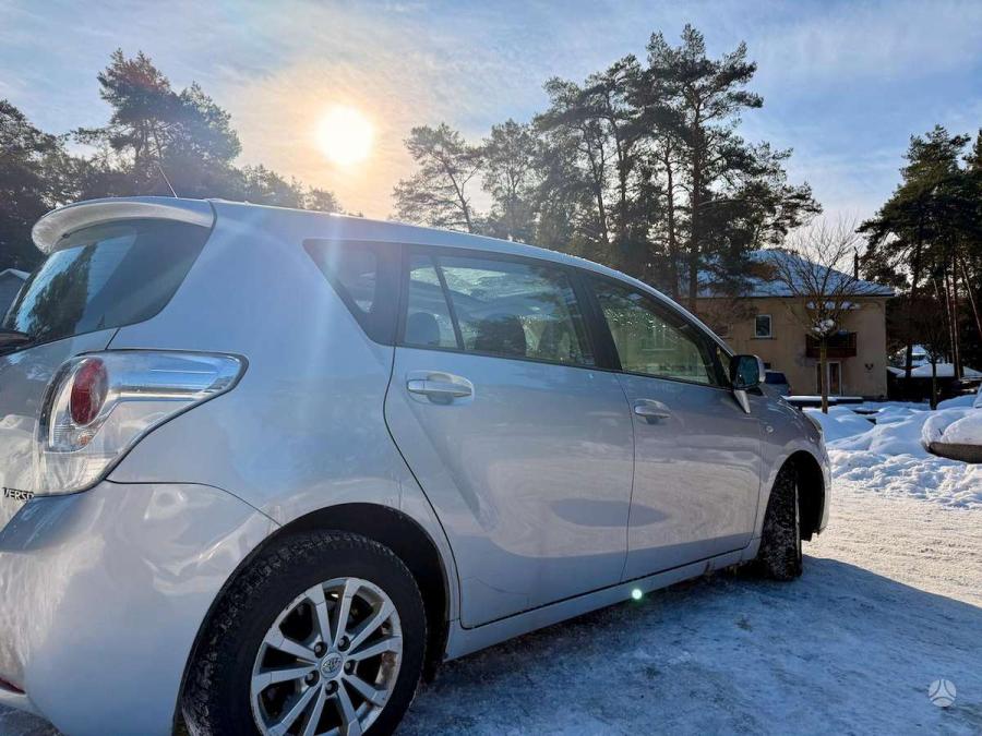 Pelēks Toyota Verso 2011 Kauņa, ar dzinēja tilpumu 2.00 L un nobraukumu 276 tūkst. km par 3600 €, foto 5 vietnē AUTOMOTO.COM.LV