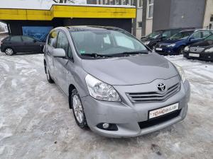 Grey Toyota Verso 2011 in Kaunas, with an engine capacity of 2.00 L and mileage of 307 thousand km for 3450 €, photo  on AUTOMOTO.COM.LV