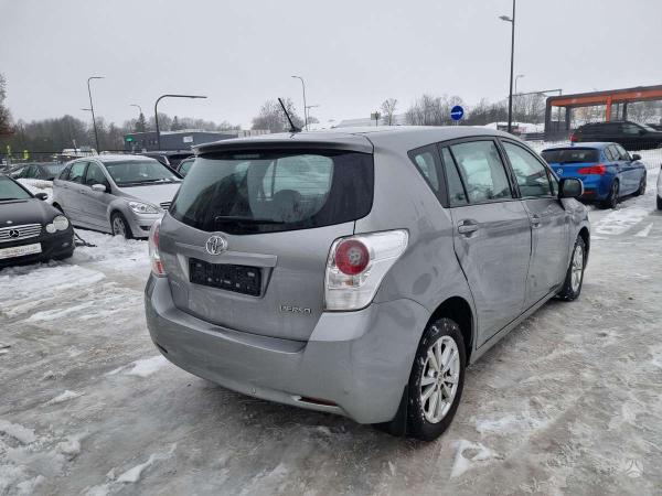 Pelēks Toyota Verso 2011 Kauņa, ar dzinēja tilpumu 2.00 L un nobraukumu 307 tūkst. km par 3450 €, foto 2 vietnē AUTOMOTO.COM.LV