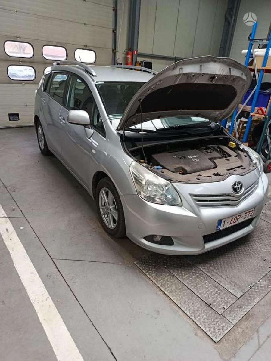 Pelēks Toyota Verso 2011 Šauļi, ar dzinēja tilpumu 2.00 L un nobraukumu 142 tūkst. km par 4900 €, foto 3 vietnē AUTOMOTO.COM.LV
