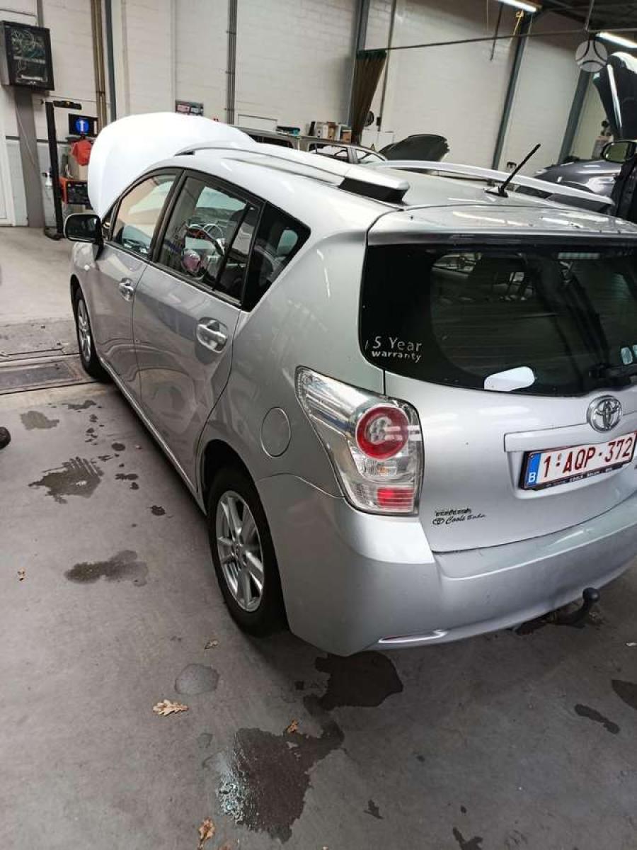 Pelēks Toyota Verso 2011 Šauļi, ar dzinēja tilpumu 2.00 L un nobraukumu 142 tūkst. km par 4900 €, foto 4 vietnē AUTOMOTO.COM.LV