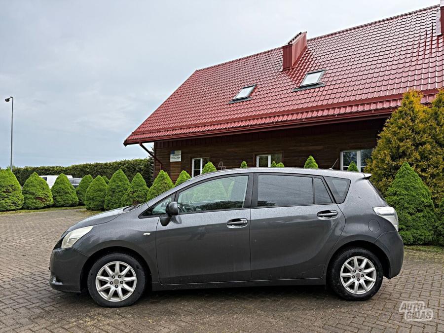 Grey Toyota Verso 2011 in Kaunas, with an engine capacity of 2.00 L and mileage of 263 thousand km for 4200 €, photo 6 on AUTOMOTO.COM.LV