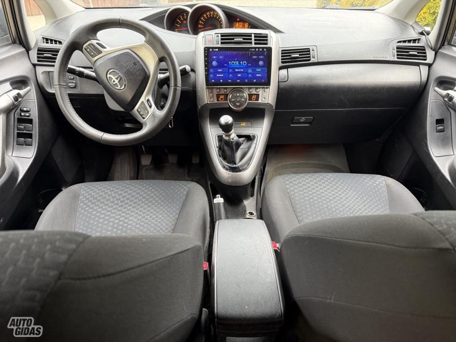 Grey Toyota Verso 2011 in Kaunas, with an engine capacity of 2.00 L and mileage of 263 thousand km for 4200 €, photo 7 on AUTOMOTO.COM.LV
