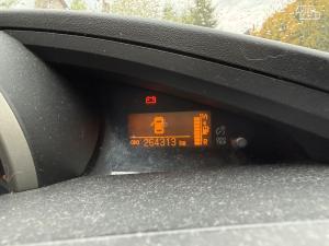 Grey Toyota Verso 2011 in Kaunas, with an engine capacity of 2.00 L and mileage of 263 thousand km for 4200 €, photo 8 on AUTOMOTO.COM.LV