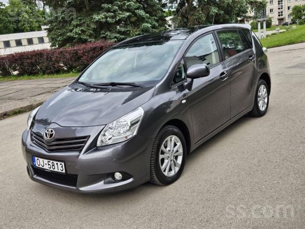Grey Toyota Verso 2011 in Jekabpils, with an engine capacity of 2.00 L and mileage of 245 thousand km for 5490 €, photo 1 on AUTOMOTO.COM.LV