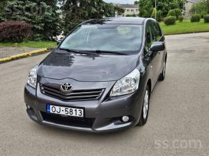 Grey Toyota Verso 2011 in Jekabpils, with an engine capacity of 2.00 L and mileage of 245 thousand km for 5490 €, photo 3 on AUTOMOTO.COM.LV