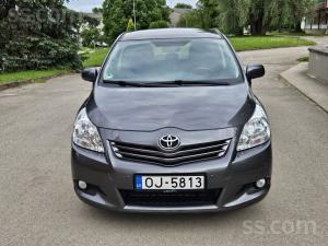 Grey Toyota Verso 2011 in Jekabpils, with an engine capacity of 2.00 L and mileage of 245 thousand km for 5490 €, photo 4 on AUTOMOTO.COM.LV