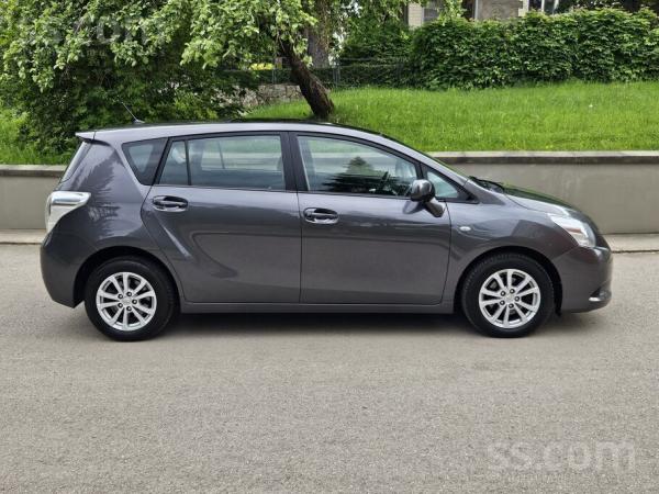 Grey Toyota Verso 2011 in Jekabpils, with an engine capacity of 2.00 L and mileage of 245 thousand km for 5490 €, photo 5 on AUTOMOTO.COM.LV