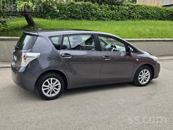Grey Toyota Verso 2011 in Jekabpils, with an engine capacity of 2.00 L and mileage of 245 thousand km for 5490 €, photo 6 on AUTOMOTO.COM.LV