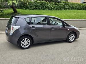 Grey Toyota Verso 2011 in Jekabpils, with an engine capacity of 2.00 L and mileage of 245 thousand km for 5490 €, photo 7 on AUTOMOTO.COM.LV