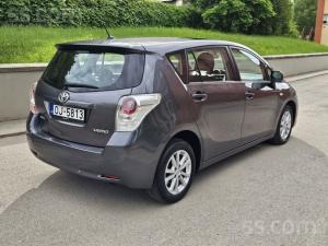 Grey Toyota Verso 2011 in Jekabpils, with an engine capacity of 2.00 L and mileage of 245 thousand km for 5490 €, photo 8 on AUTOMOTO.COM.LV