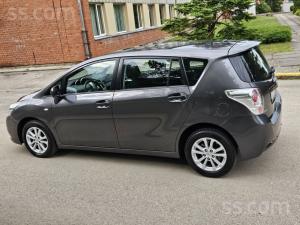 Grey Toyota Verso 2011 in Jekabpils, with an engine capacity of 2.00 L and mileage of 245 thousand km for 5490 €, photo 11 on AUTOMOTO.COM.LV
