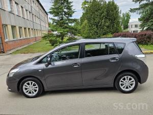 Grey Toyota Verso 2011 in Jekabpils, with an engine capacity of 2.00 L and mileage of 245 thousand km for 5490 €, photo 12 on AUTOMOTO.COM.LV