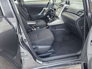 Grey Toyota Verso 2011 in Jekabpils, with an engine capacity of 2.00 L and mileage of 245 thousand km for 5490 €, photo 13 on AUTOMOTO.COM.LV