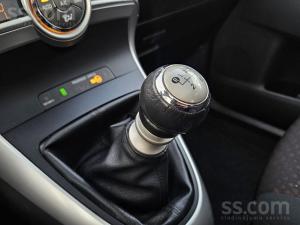 Grey Toyota Verso 2011 in Jekabpils, with an engine capacity of 2.00 L and mileage of 245 thousand km for 5490 €, photo 17 on AUTOMOTO.COM.LV