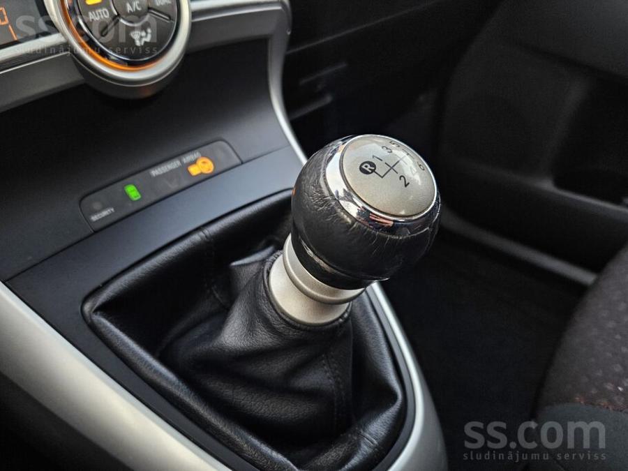 Grey Toyota Verso 2011 in Jekabpils, with an engine capacity of 2.00 L and mileage of 245 thousand km for 5490 €, photo 17 on AUTOMOTO.COM.LV