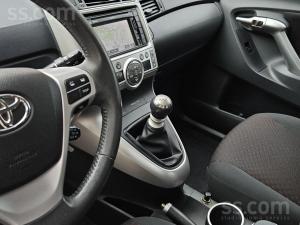 Grey Toyota Verso 2011 in Jekabpils, with an engine capacity of 2.00 L and mileage of 245 thousand km for 5490 €, photo 23 on AUTOMOTO.COM.LV