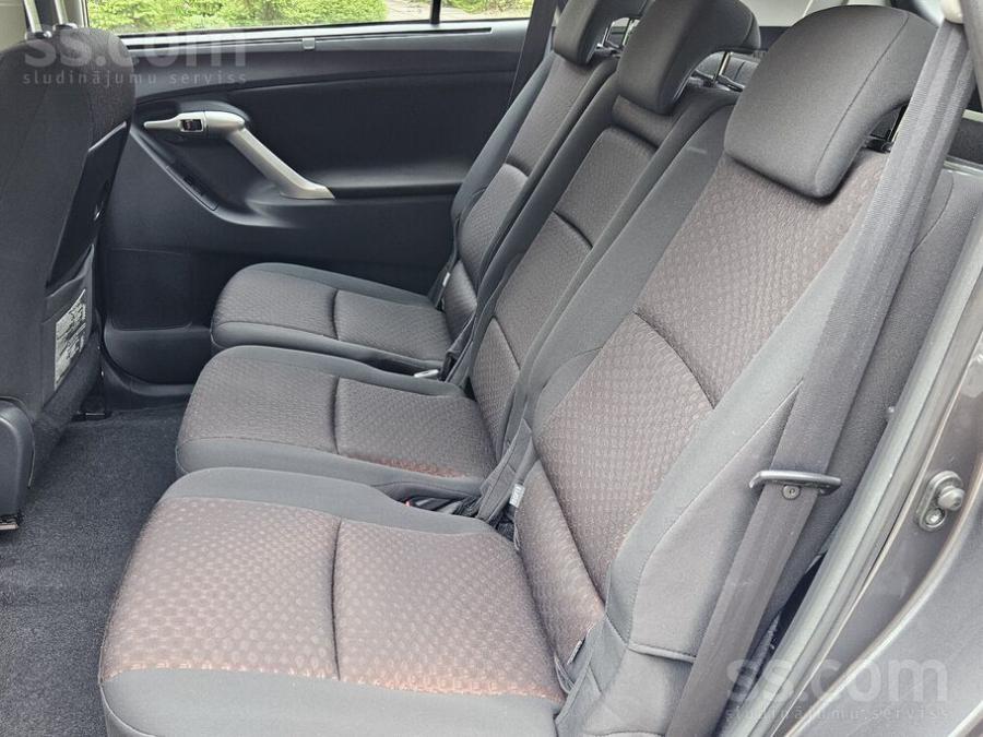 Grey Toyota Verso 2011 in Jekabpils, with an engine capacity of 2.00 L and mileage of 245 thousand km for 5490 €, photo 24 on AUTOMOTO.COM.LV
