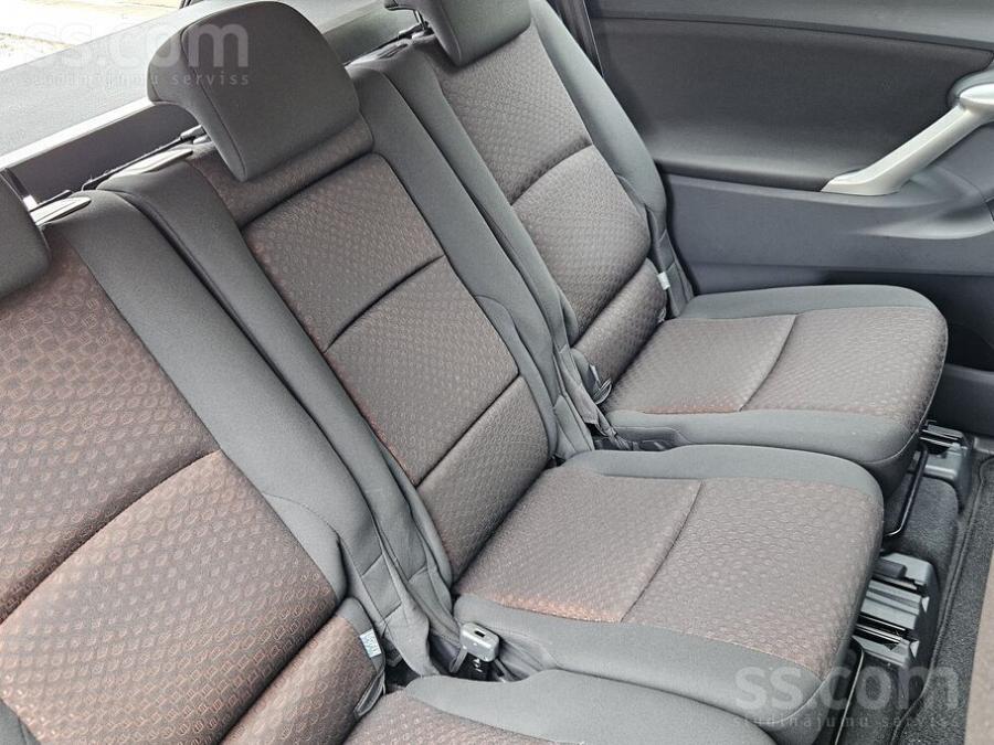 Grey Toyota Verso 2011 in Jekabpils, with an engine capacity of 2.00 L and mileage of 245 thousand km for 5490 €, photo 27 on AUTOMOTO.COM.LV