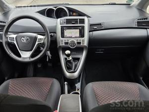 Grey Toyota Verso 2011 in Jekabpils, with an engine capacity of 2.00 L and mileage of 245 thousand km for 5490 €, photo 28 on AUTOMOTO.COM.LV