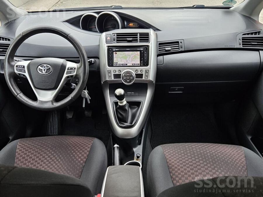 Grey Toyota Verso 2011 in Jekabpils, with an engine capacity of 2.00 L and mileage of 245 thousand km for 5490 €, photo 28 on AUTOMOTO.COM.LV