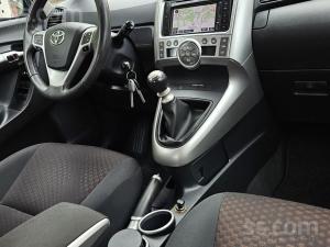 Grey Toyota Verso 2011 in Jekabpils, with an engine capacity of 2.00 L and mileage of 245 thousand km for 5490 €, photo 31 on AUTOMOTO.COM.LV