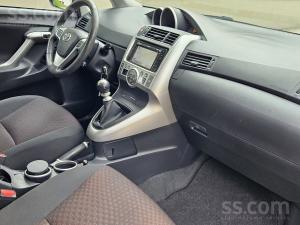 Grey Toyota Verso 2011 in Jekabpils, with an engine capacity of 2.00 L and mileage of 245 thousand km for 5490 €, photo 32 on AUTOMOTO.COM.LV