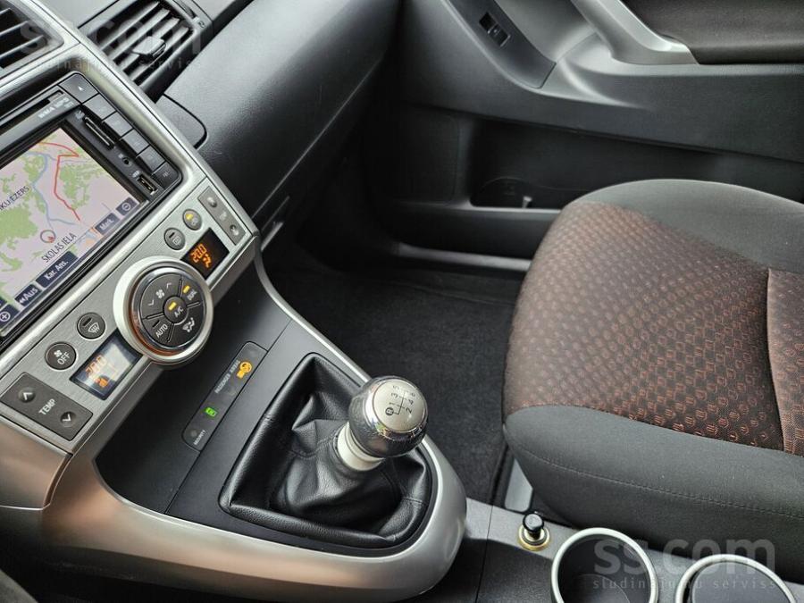 Grey Toyota Verso 2011 in Jekabpils, with an engine capacity of 2.00 L and mileage of 245 thousand km for 5490 €, photo 34 on AUTOMOTO.COM.LV