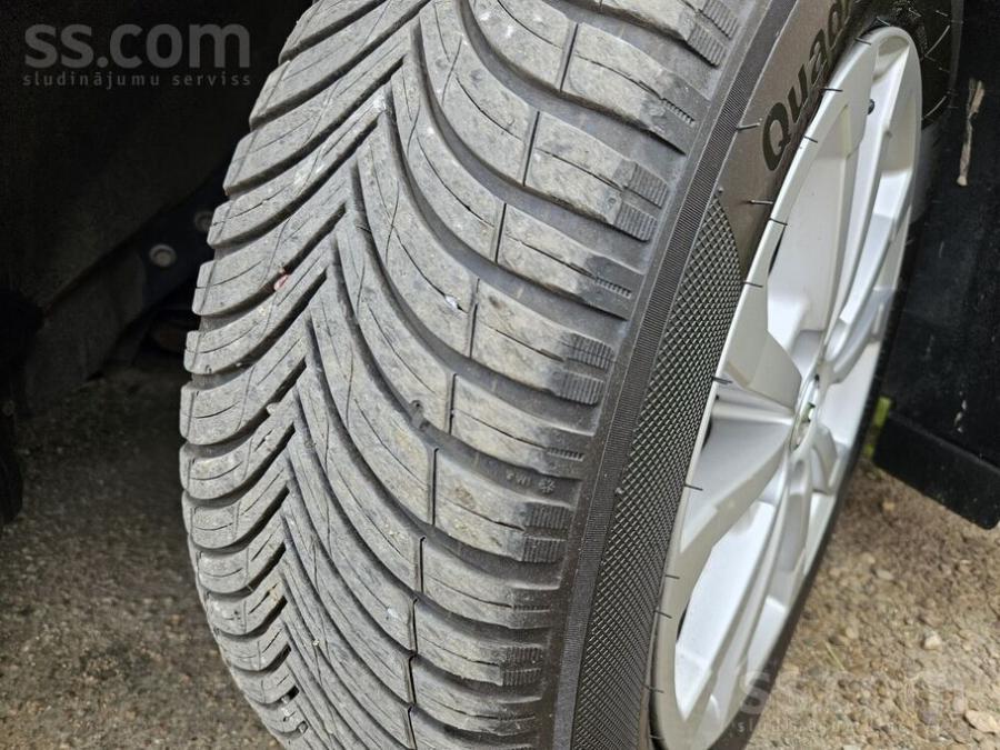 Grey Toyota Verso 2011 in Jekabpils, with an engine capacity of 2.00 L and mileage of 245 thousand km for 5490 €, photo 36 on AUTOMOTO.COM.LV