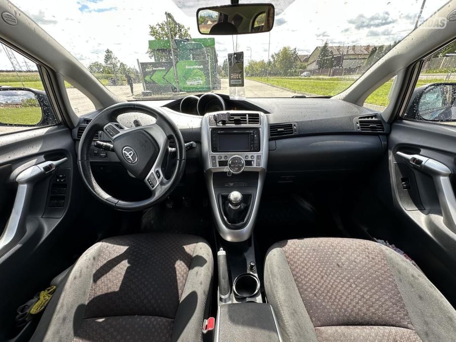 Pelēks Toyota Verso 2011 Kauņa, ar dzinēja tilpumu 1.60 L un nobraukumu 302 tūkst. km par 5600 €, foto 7 vietnē AUTOMOTO.COM.LV