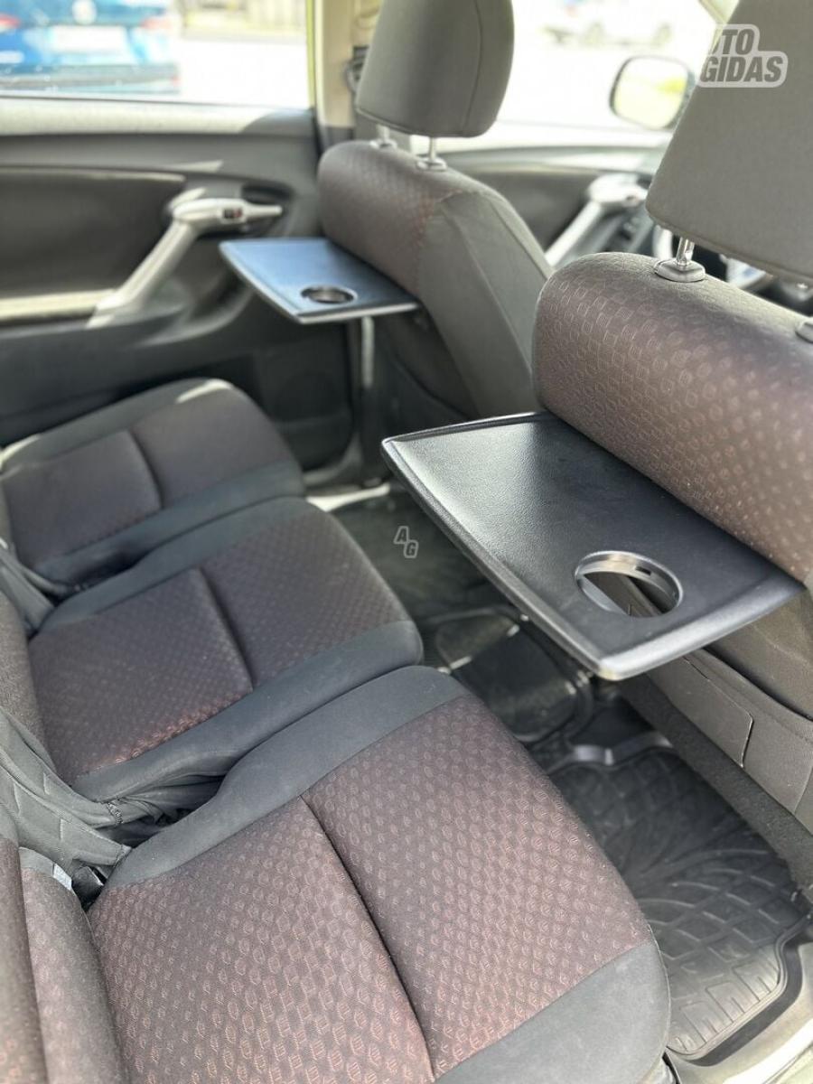 Pelēks Toyota Verso 2011 Kauņa, ar dzinēja tilpumu 1.60 L un nobraukumu 302 tūkst. km par 5600 €, foto 10 vietnē AUTOMOTO.COM.LV