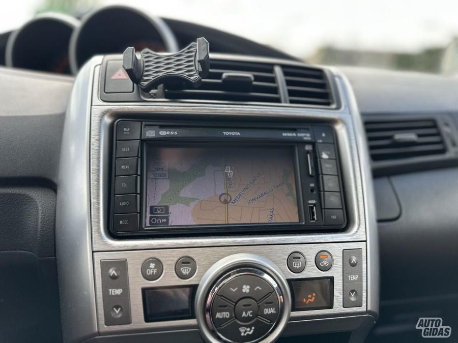 Pelēks Toyota Verso 2011 Kauņa, ar dzinēja tilpumu 1.60 L un nobraukumu 302 tūkst. km par 5600 €, foto 12 vietnē AUTOMOTO.COM.LV