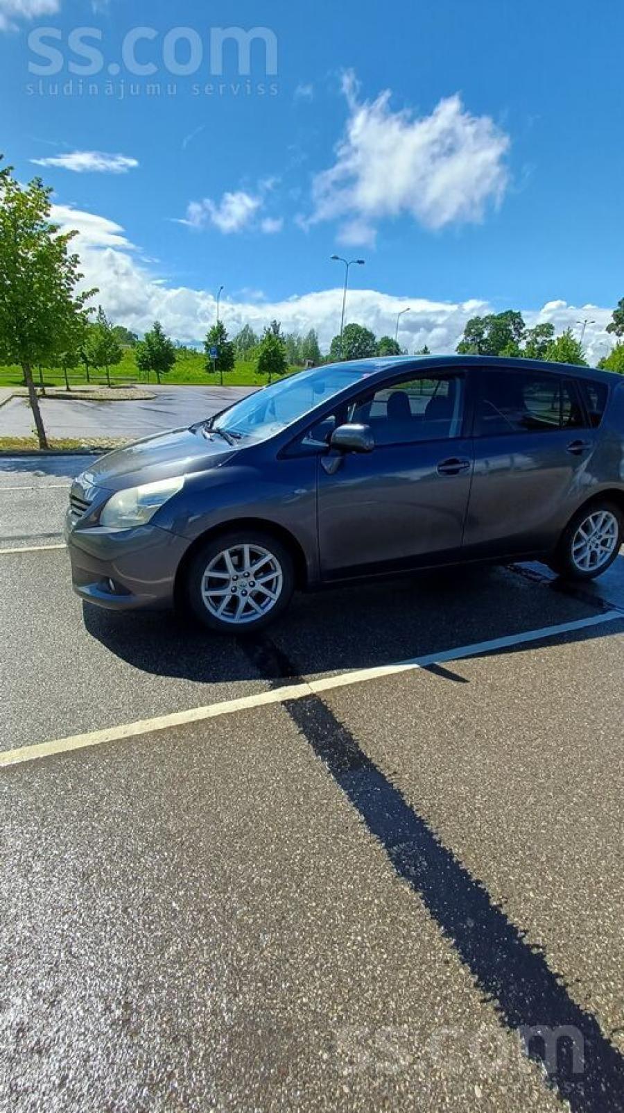 Pelēks Toyota Verso 2011 Daugavpils, ar dzinēja tilpumu 2.00 L un nobraukumu 230 tūkst. km par 5100 €, foto 3 vietnē AUTOMOTO.COM.LV