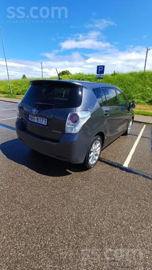 Pelēks Toyota Verso 2011 Daugavpils, ar dzinēja tilpumu 2.00 L un nobraukumu 230 tūkst. km par 5100 €, foto 5 vietnē AUTOMOTO.COM.LV