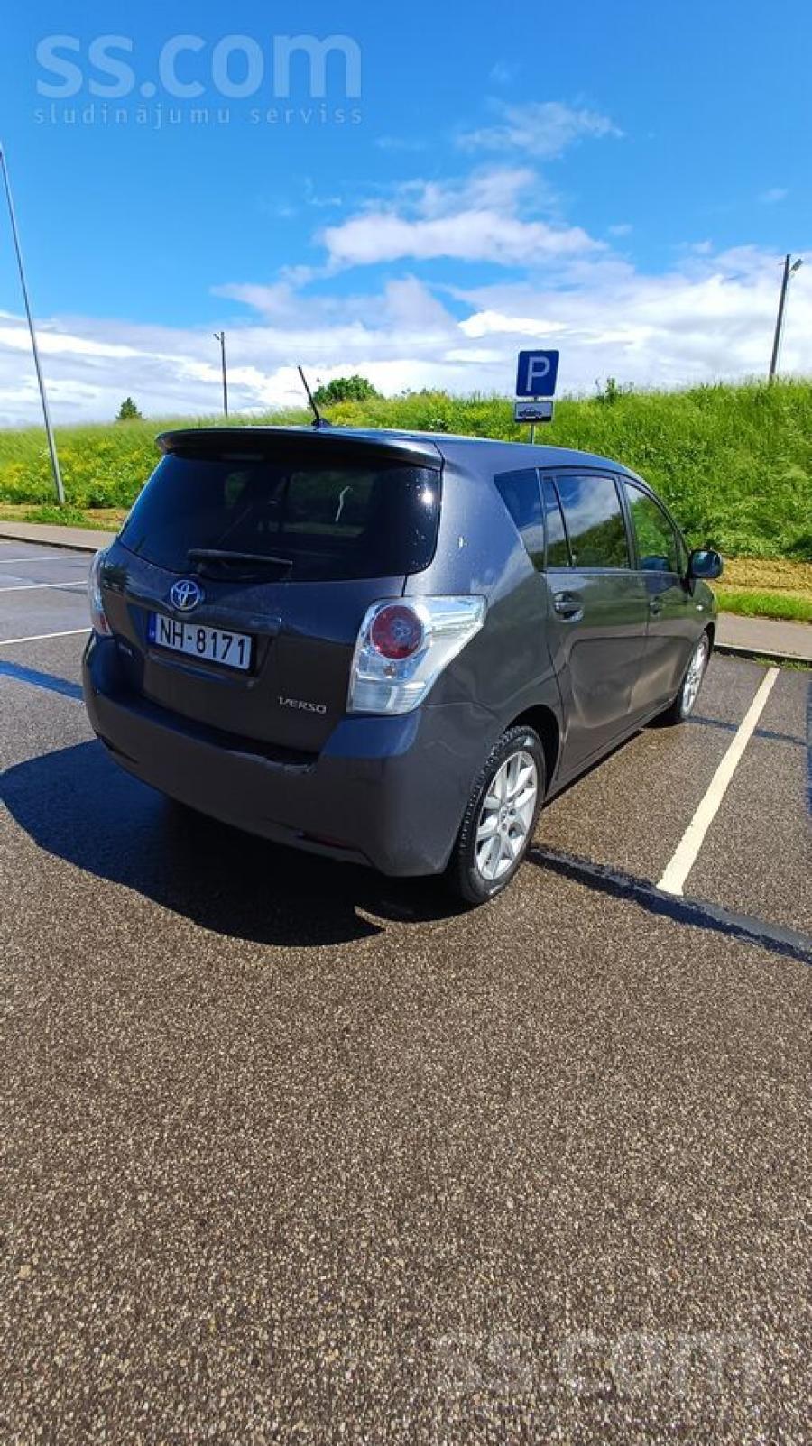 Pelēks Toyota Verso 2011 Daugavpils, ar dzinēja tilpumu 2.00 L un nobraukumu 230 tūkst. km par 5100 €, foto 5 vietnē AUTOMOTO.COM.LV