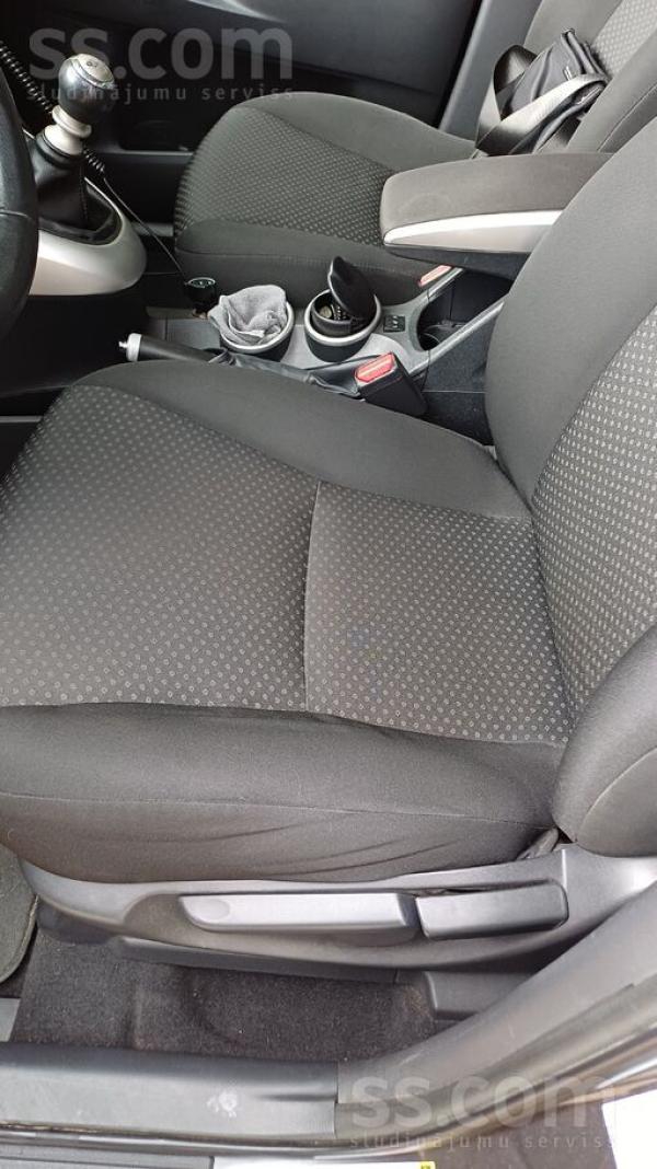 Grey Toyota Verso 2011 in Daugavpils, with an engine capacity of 2.00 L and mileage of 230 thousand km for 5100 €, photo 6 on AUTOMOTO.COM.LV