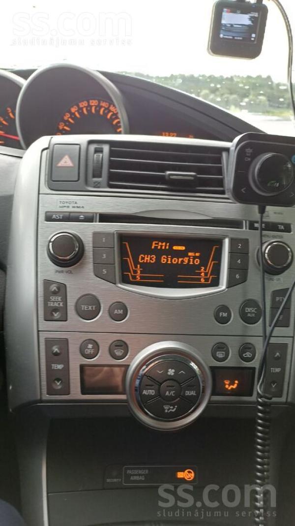 Grey Toyota Verso 2011 in Daugavpils, with an engine capacity of 2.00 L and mileage of 230 thousand km for 5100 €, photo 7 on AUTOMOTO.COM.LV