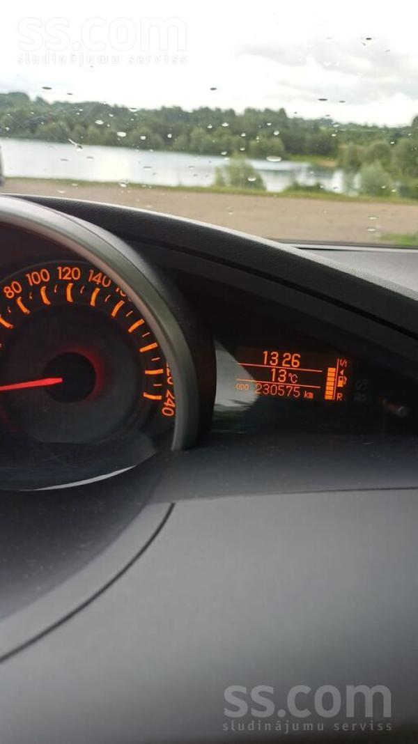 Grey Toyota Verso 2011 in Daugavpils, with an engine capacity of 2.00 L and mileage of 230 thousand km for 5100 €, photo 8 on AUTOMOTO.COM.LV