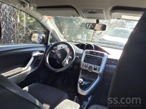 Pelēks Toyota Verso 2011 Rīga, ar dzinēja tilpumu 2.00 L un nobraukumu 275 tūkst. km par 4800 €, foto 4 vietnē AUTOMOTO.COM.LV