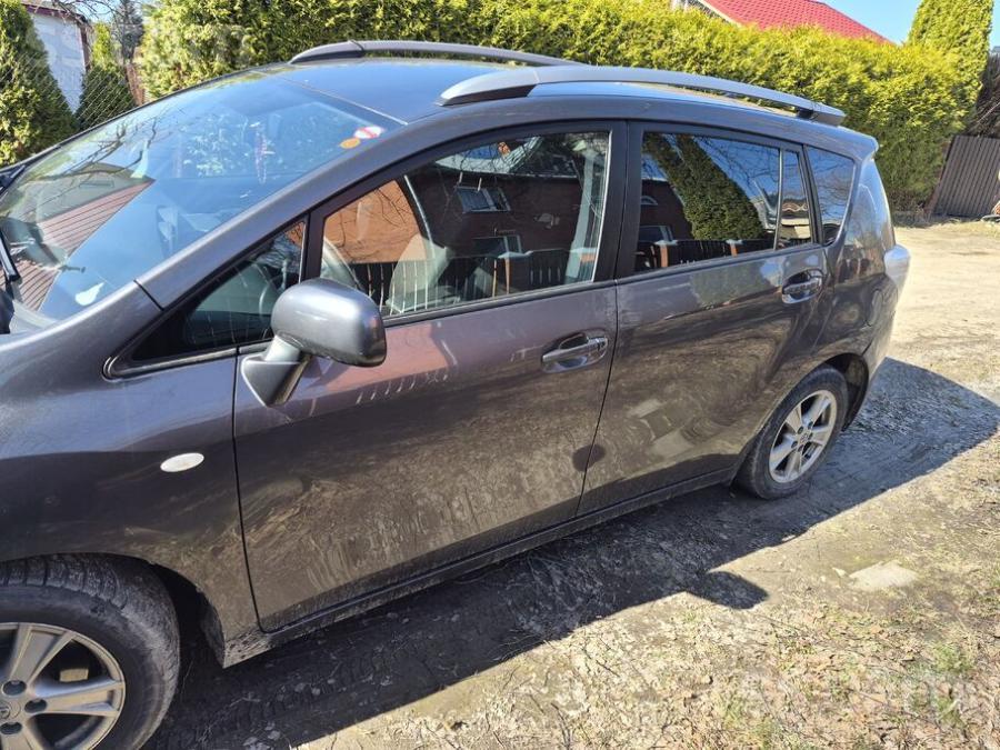 Pelēks Toyota Verso 2011 Rīga, ar dzinēja tilpumu 2.00 L un nobraukumu 275 tūkst. km par 4800 €, foto 8 vietnē AUTOMOTO.COM.LV
