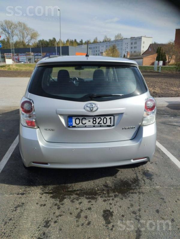 Pelēks Toyota Verso 2011 Daugavpils, ar dzinēja tilpumu 2.00 L un nobraukumu 246 tūkst. km par 4499 €, foto 4 vietnē AUTOMOTO.COM.LV