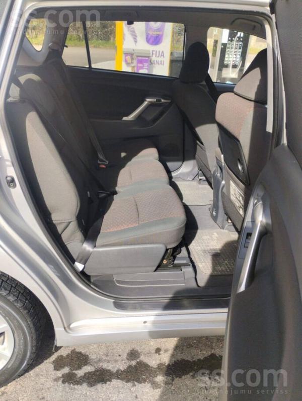 Pelēks Toyota Verso 2011 Daugavpils, ar dzinēja tilpumu 2.00 L un nobraukumu 246 tūkst. km par 4499 €, foto 6 vietnē AUTOMOTO.COM.LV