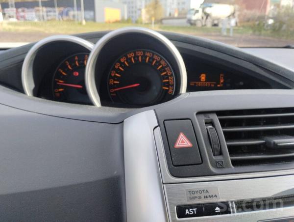 Pelēks Toyota Verso 2011 Daugavpils, ar dzinēja tilpumu 2.00 L un nobraukumu 246 tūkst. km par 4499 €, foto 8 vietnē AUTOMOTO.COM.LV