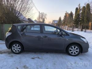 Pelēks Toyota Verso 2011 Daugavpils, ar dzinēja tilpumu 2.00 L un nobraukumu 195 tūkst. km par 6500 €, foto  vietnē AUTOMOTO.COM.LV