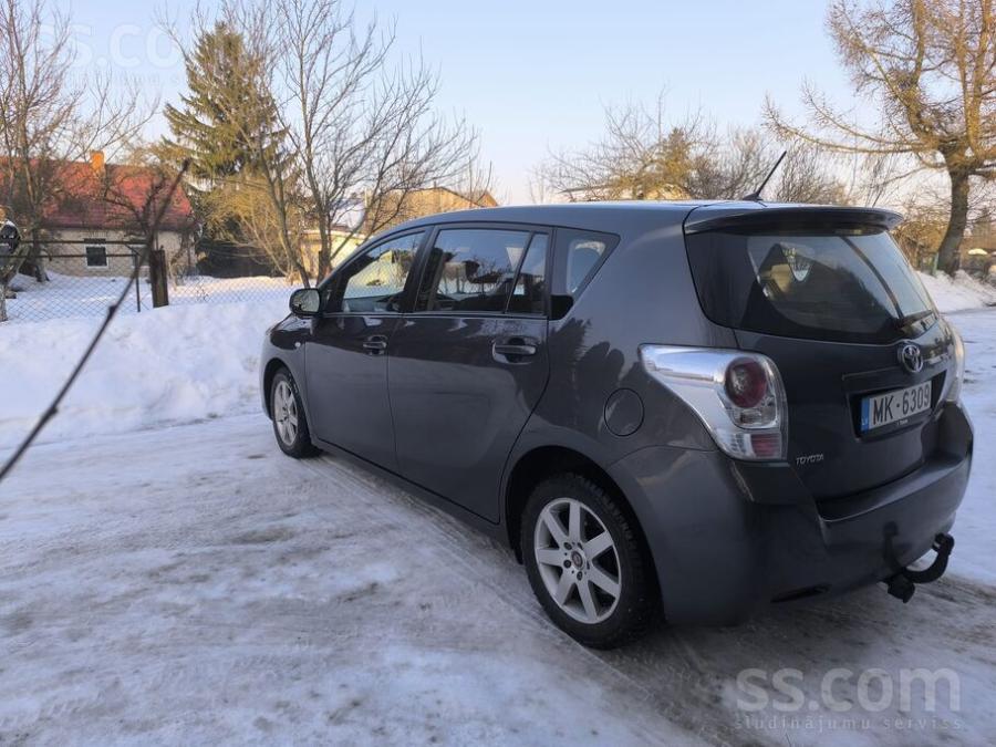 Pelēks Toyota Verso 2011 Daugavpils, ar dzinēja tilpumu 2.00 L un nobraukumu 195 tūkst. km par 6500 €, foto 5 vietnē AUTOMOTO.COM.LV