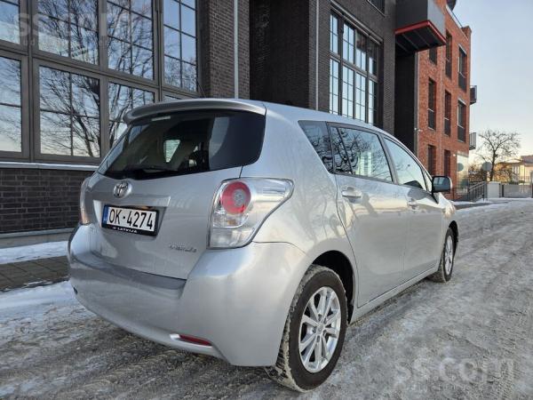 Pelēks Toyota Verso 2011 Rīga, ar dzinēja tilpumu 1.60 L un nobraukumu 181 tūkst. km par 4750 €, foto 4 vietnē AUTOMOTO.COM.LV