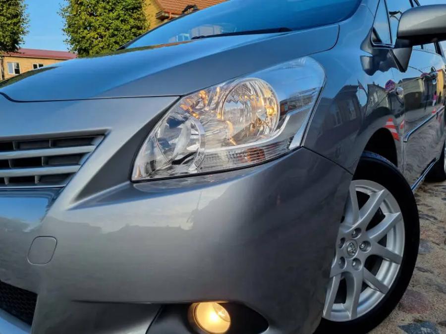 Grey Toyota Verso 2011 in Jelgava, with an engine capacity of 2.00 L and mileage of 163 thousand km for 10 €, photo 1 on AUTOMOTO.COM.LV