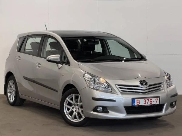 Grey Toyota Verso 2011 in Jurmala, with an engine capacity of 1.80 L and mileage of 193 thousand km for 6950 €, photo 2 on AUTOMOTO.COM.LV