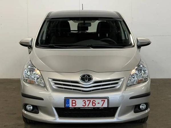 Grey Toyota Verso 2011 in Jurmala, with an engine capacity of 1.80 L and mileage of 193 thousand km for 6950 €, photo 3 on AUTOMOTO.COM.LV